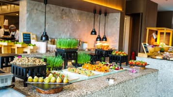 Pequeno-almoço tipo buffet aos fins de semana (1500 INR por pessoa)