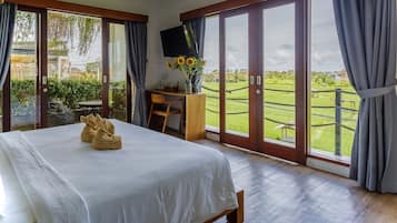 Quarto Premium | 1 quarto, cofre no quarto, secretária