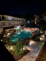 Fachada do alojamento (tarde/noite)