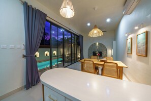 Vila luxo | Cozinha privada | Geladeira, micro-ondas, liquidificador