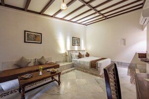 Quarto luxo | Frigobar, escrivaninha, espaço de trabalho para notebook