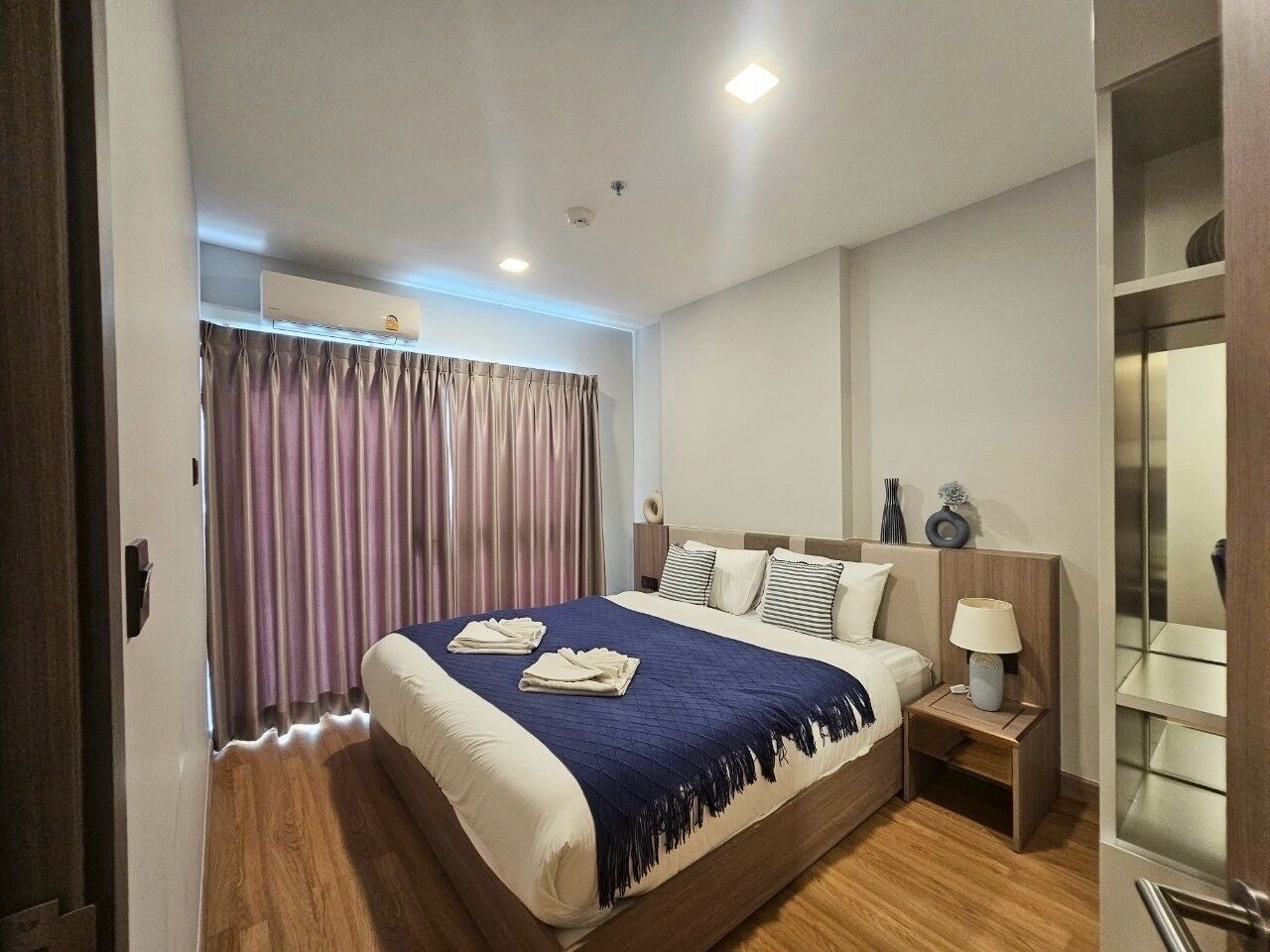 Apartamento em Condomínio Fechado, 2 quartos | Roupa de alta qualidade, secretária, cortinas/cortinados opacos 