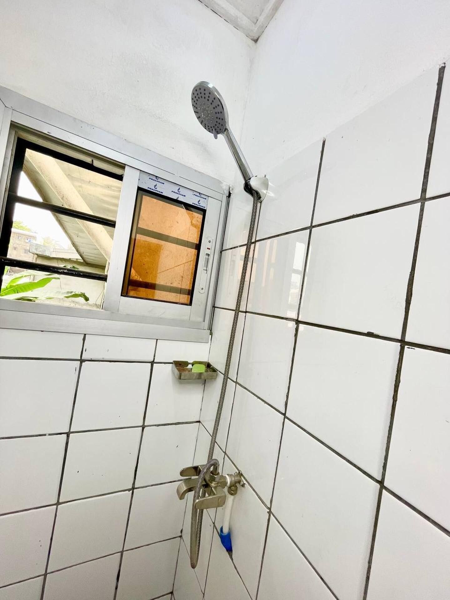 Apartamento | Casa de banho | Um polibã, toalhas fornecidas 
