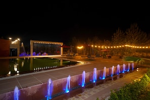Piscina com cascata