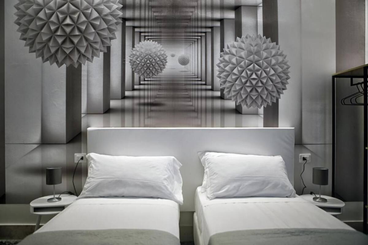 Quarto casal ou duplo, sacada, vista para o pátio (2) | Cofres nos quartos, cortinas blackout, quartos à prova de som
