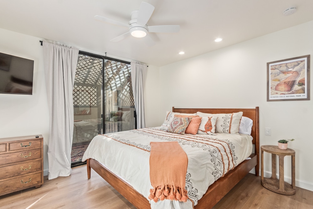 Exceptional Community! Biltmore/arcadia Location. Impeccable! King Bed! - Phoenix, AZ
