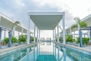 3 piscinas exteriores, espreguiçadeiras 