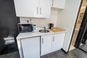 Estúdio | Cozinha privada | Um frigorífico, um micro-ondas, uma placa de cozinha