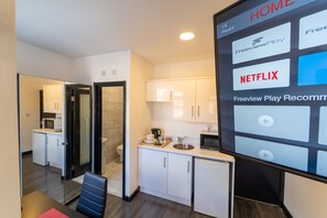 Estúdio | Cozinha privada | Um frigorífico, um micro-ondas, um forno, uma placa de cozinha