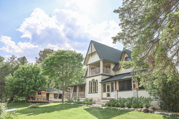 The Saucy Willow Inn And Cottages - Kawartha Lakes