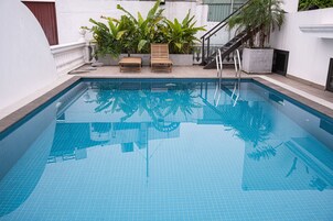 Piscina exterior sazonal