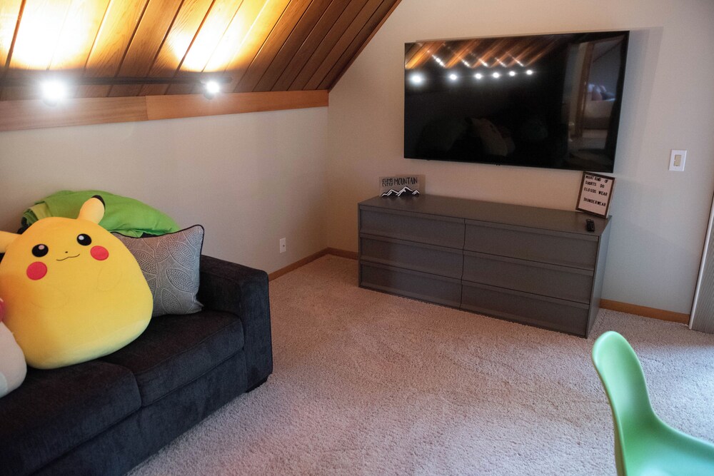 Lakeside Retreat with Swimming Pool! - McLean County | Vrbo