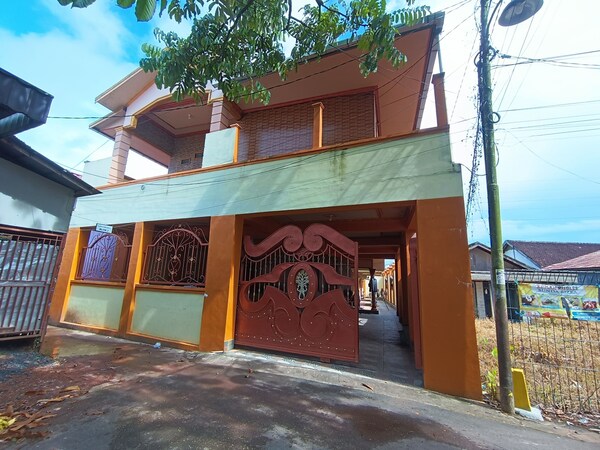 Hotel O Azeela Kost Syariah - Banjarmasin