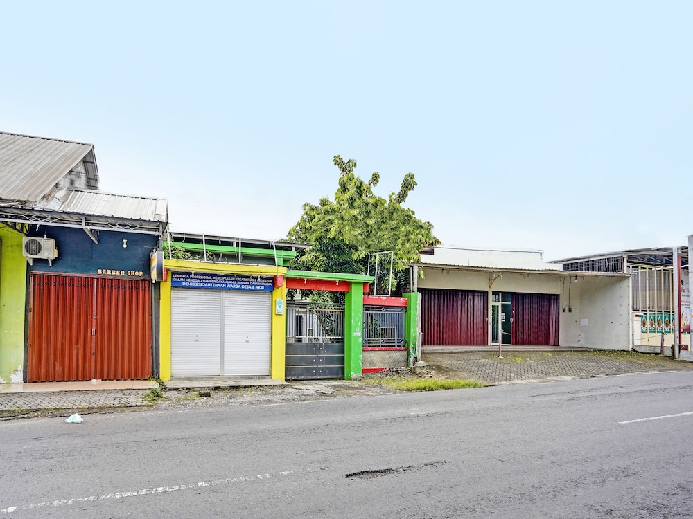 Spot On 92086 Fun Guesthouse - Mojokerto