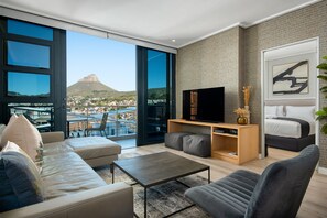 Apartamento Exclusivo | Sala de estar | Televisor de ecrã plano de 45 polegadas com canais por cabo, televisor