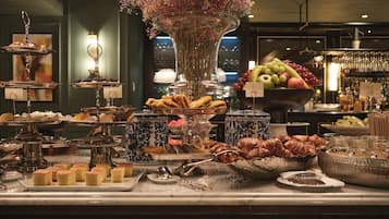 Café da manhã com buffet todos os dias (EUR 30 por pessoa)