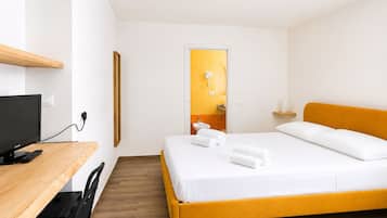 Quarto Clássico com Cama de Casal | Cofre no quarto, quartos insonorizados, Wi-fi grátis