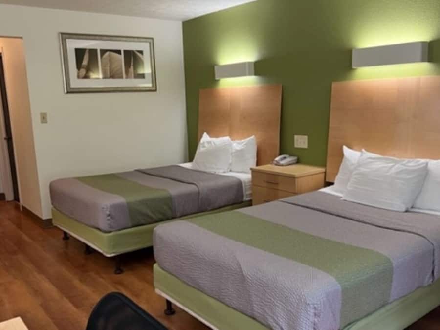 Quarto Standard, 2 camas de casal | 1 quarto, secretária, Wi-fi grátis, roupa de cama fornecida