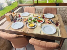 Pequeno-almoço inspirado na cozinha local diário mediante uma taxa 