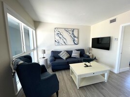 Quarto Individual Comfort | Sala de estar | Smart TV de 40 de polegadas com canais por cabo, televisor, Netflix 