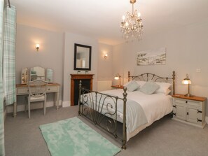 4 quartos, individualmente decorados, individualmente mobiliados