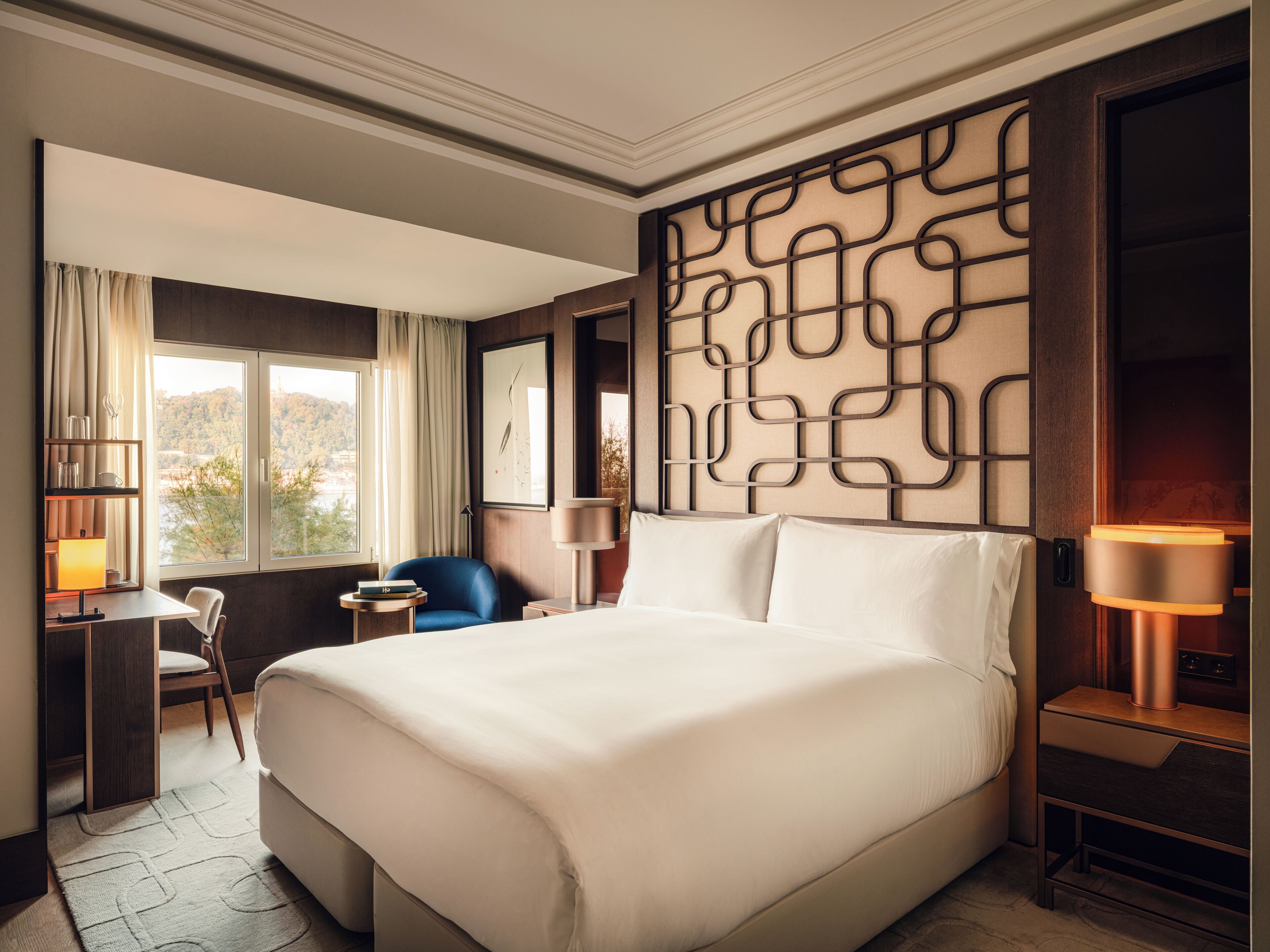 Quarto Deluxe, acessível | Lençóis de algodão egípcio, roupa de alta qualidade, edredões de penas 