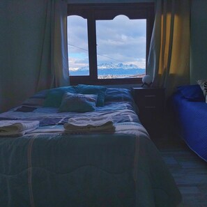 Cabana de Madeira Clássica | 3 quartos, Wi-fi grátis, roupa de cama fornecida 