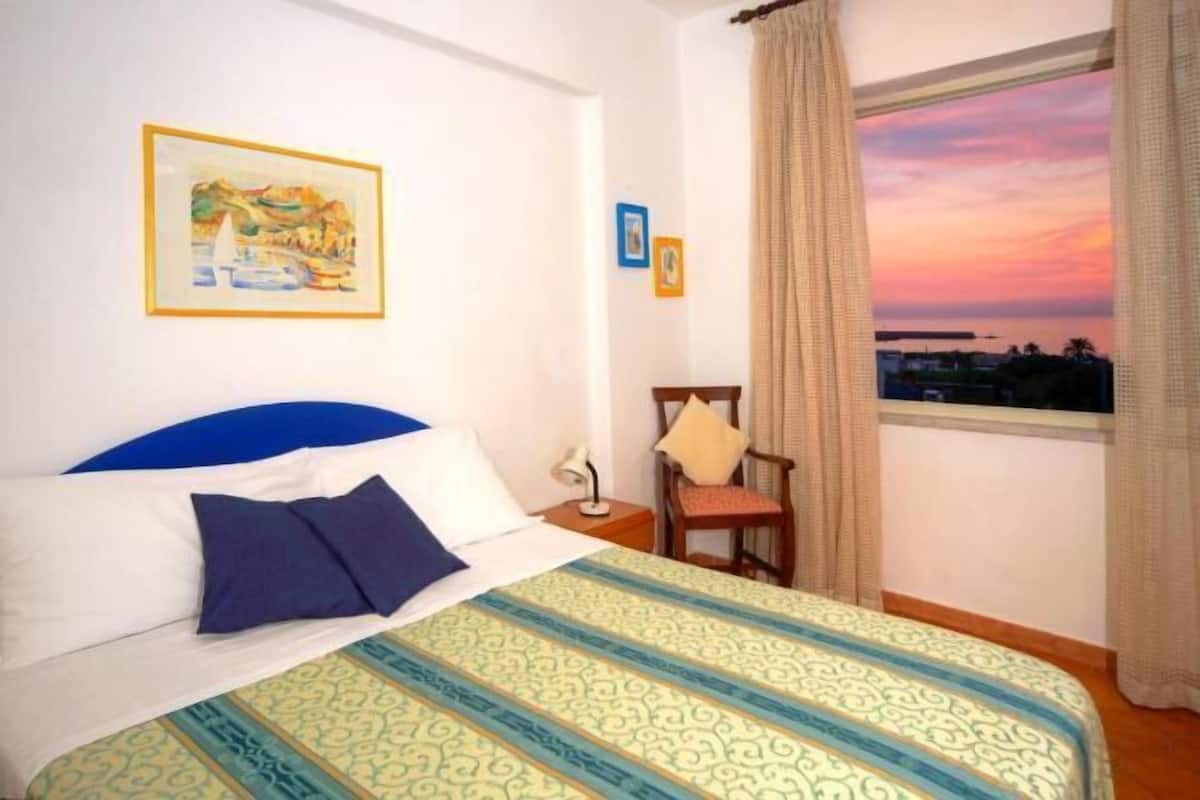 Wi-Fi de cortesia, roupa de cama