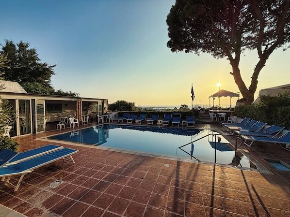 Piscina externa sazonal