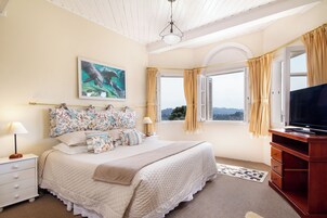 Quarto Deluxe, vista para a montanha | Casa de banho | Artigos de higiene pessoal grátis, um secador de cabelo 