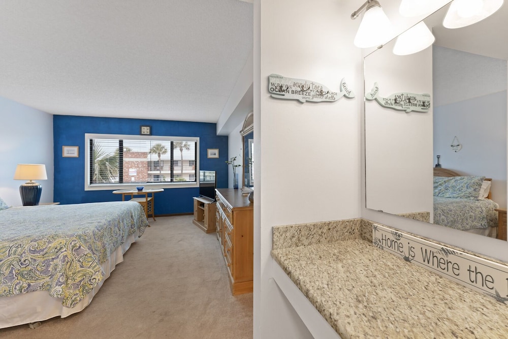 Ocean View Condo Steps From Pool And Beach With Tennis Court - Cocoa Beach, FL