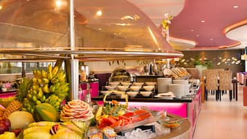 Café da manhã com buffet todos os dias (IDR 160000 por pessoa)