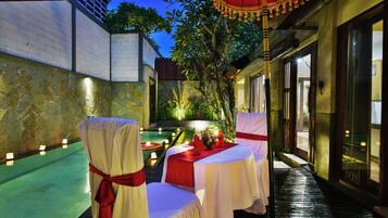 Villa (One Bedroom Private Pool Villa with B) | Refeições no quarto