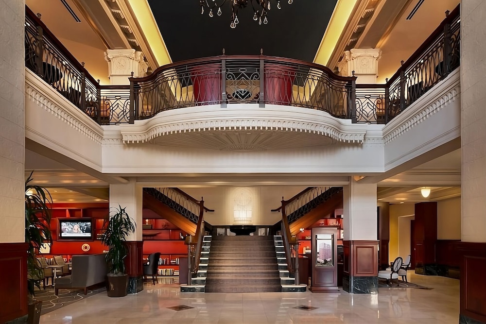 See Iconic Attractions! Elegant Suites Near Theatre And Park! Pets Allowed Here! - Austin, TX