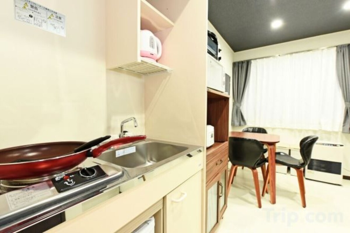 Cozinha privada | Minifrigorífico, um micro-ondas, uma placa de cozinha 