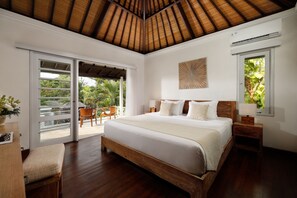 5 Bedroom Pool Villa | 5 quartos, camas de colchão pillowtop, minibar, cofre no quarto 