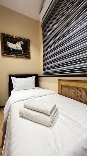 Secretária, cortinas/cortinados opacos, quartos insonorizados 