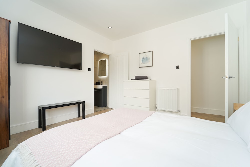 Stunning 2 Bedroom Seafront Flat - Weston-super-Mare