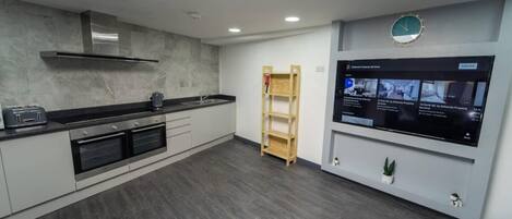 Estúdio | Cozinha privada | Geladeira, fogão, cooktop, lava-louças