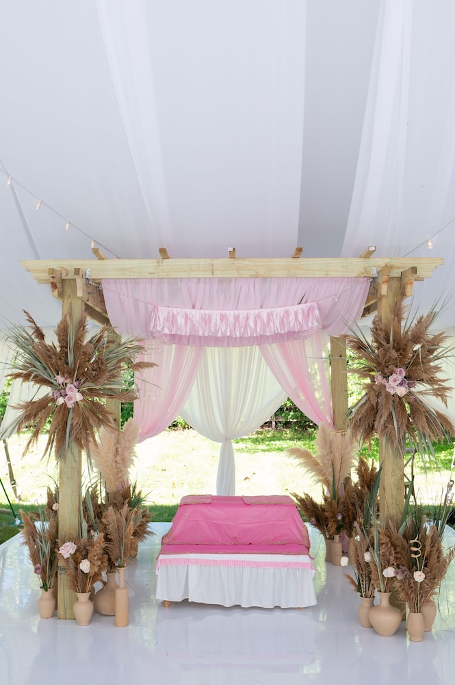 Barrington Meadows Wedding Venue & Farm: Where Dreams Come True - Elgin, IL
