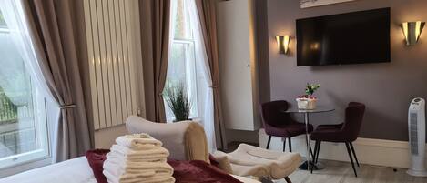 Estúdio luxo, vista para o jardim | Roupas de cama premium, camas Tempur-Pedic, individualmente decorados