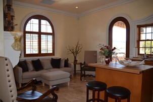 Suite Comfort | Sala de estar | TV de ecrã plano