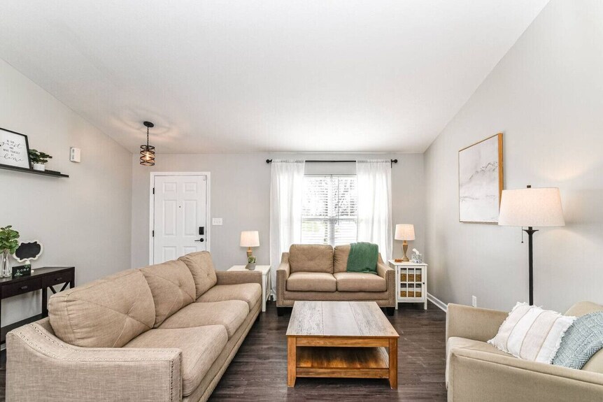Walk To Ruoff, Pool Table, Sleeps 8 - Fishers, IN