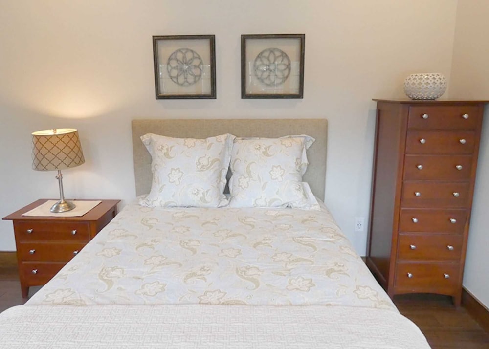 Highview Apartment-Amazing views from this newly built carriage house ...