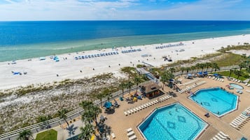 Apartamento em Condomínio Fechado, 1 cama king-size e sofá-cama (The Summit 1123) | Praia | Na praia