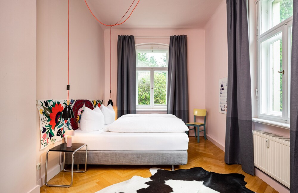 Apartment 'Villenwohnung Dresden Loschwitz' with Terrace, Garden and Wi ...