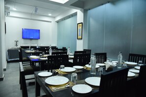 Café da manhã com buffet todos os dias mediante uma taxa