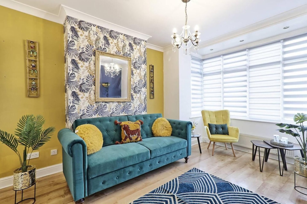 Big 3bed 2bath House Tropical Oasis Pet Friendly! - Southend-on-Sea
