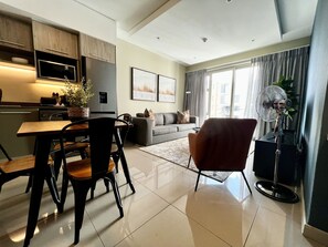 Apartamento grand | Opções para refeição no quarto
