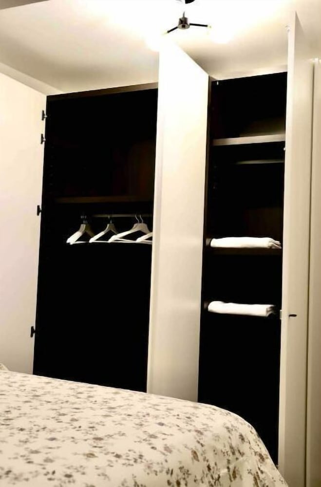 A Comfortable Home Among The Ancient Arcades Of Downtown Modena - Modena